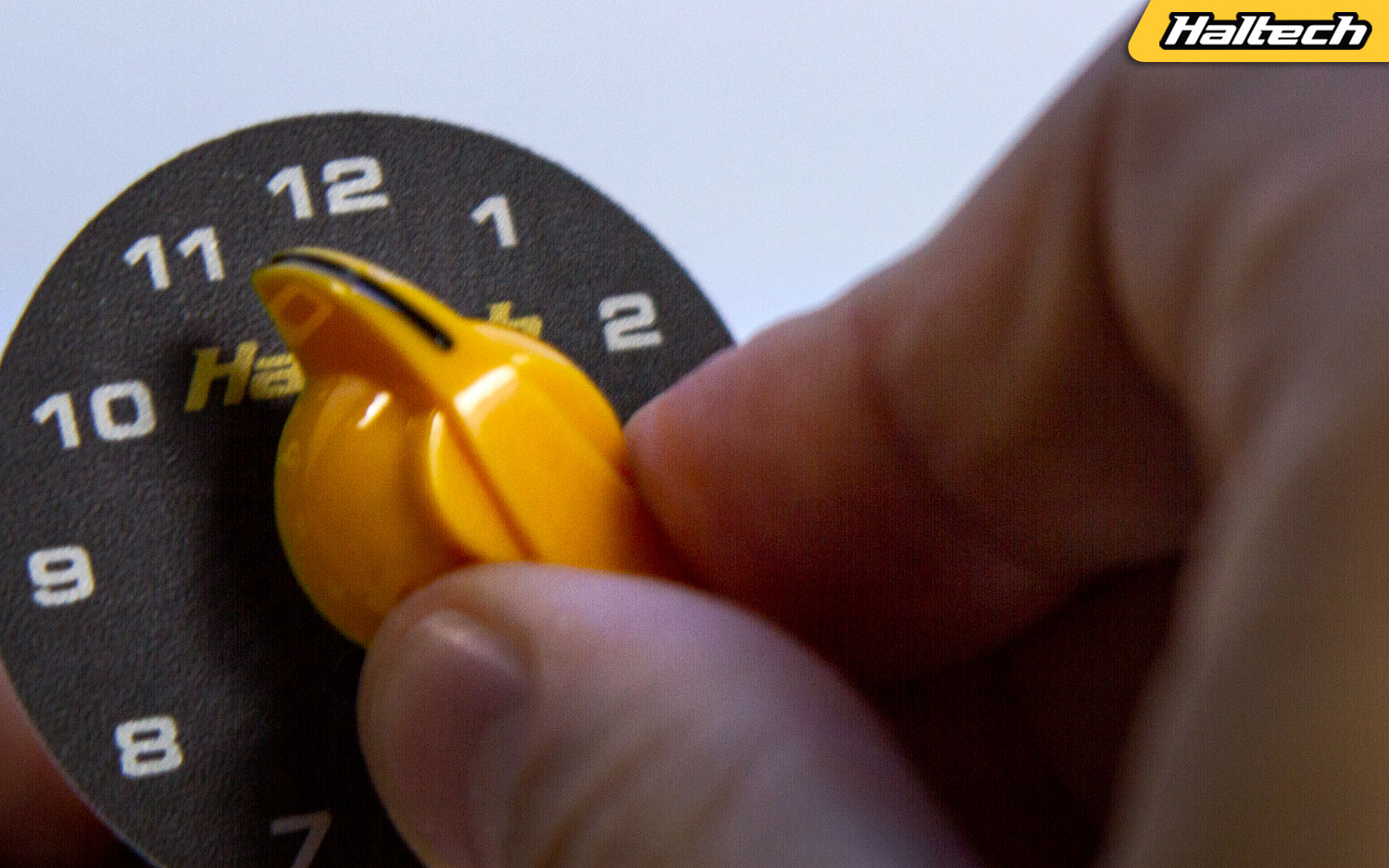 How to switch between tunes with a dash switch - Haltech