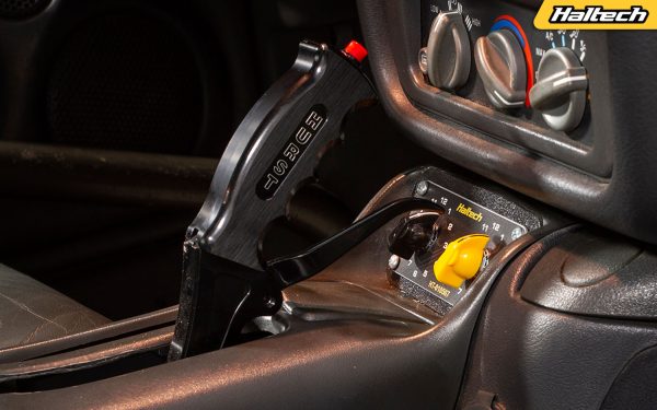 How to switch between tunes with a dash switch - Haltech