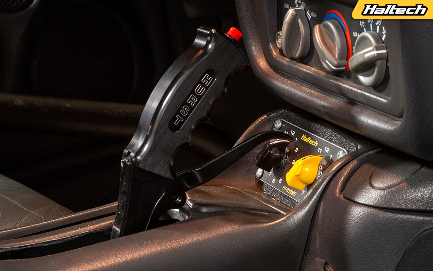 How to switch between tunes with a dash switch - Haltech